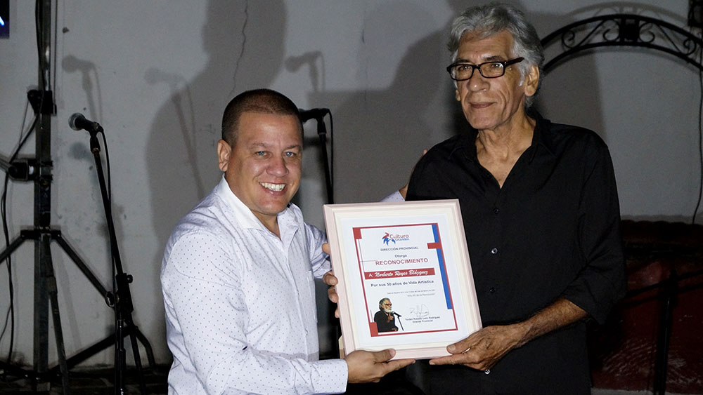 Homenajean al dramaturgo Norberto Reyes por medio siglo de carrera ...