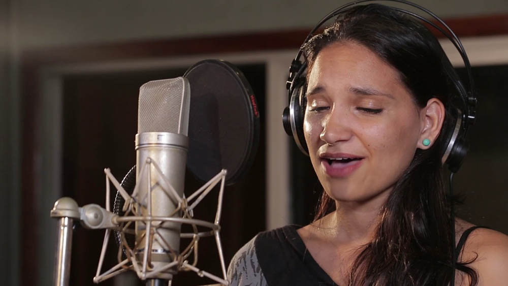 🔊 Rinde tributo a Fidel Castro cantante cubana Annie Garcés (+audio ...