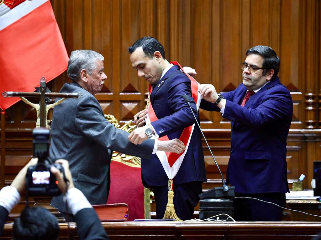 José Jerí, nuevo presidente de Perú, asumió el cargo | CMKX Radio Bayamo